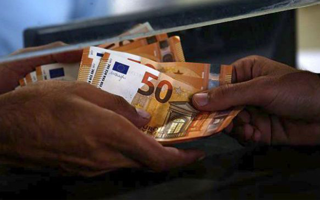 Κορονοϊός: Πόση ώρα μπορεί να επιβιώσει σε μάσκες και χαρτονομίσματα ...